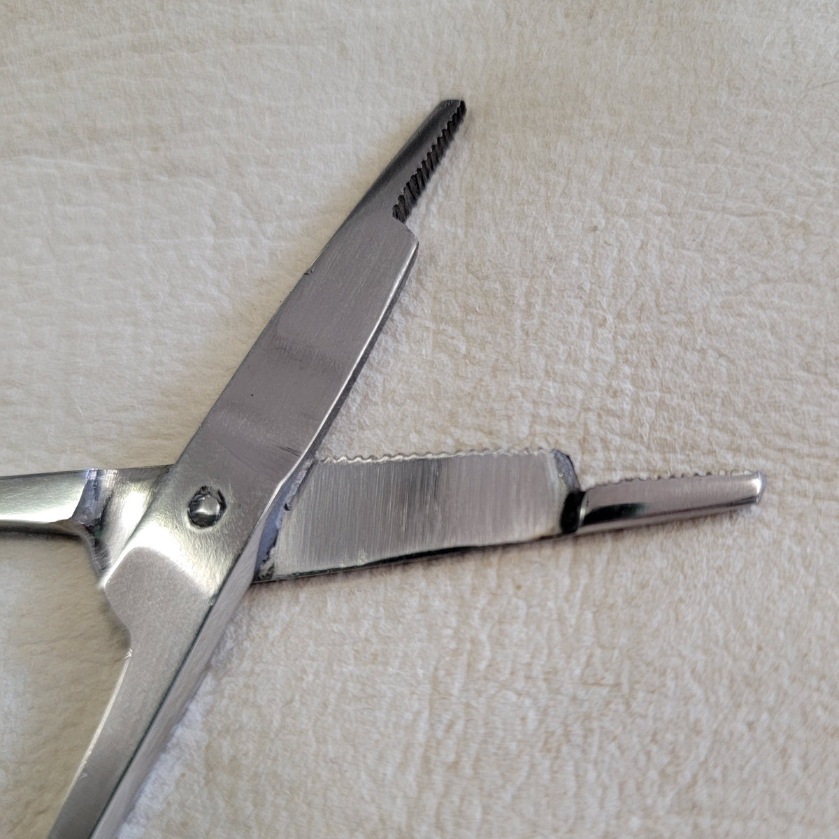 Hackle Pliers – Hunted Treasures